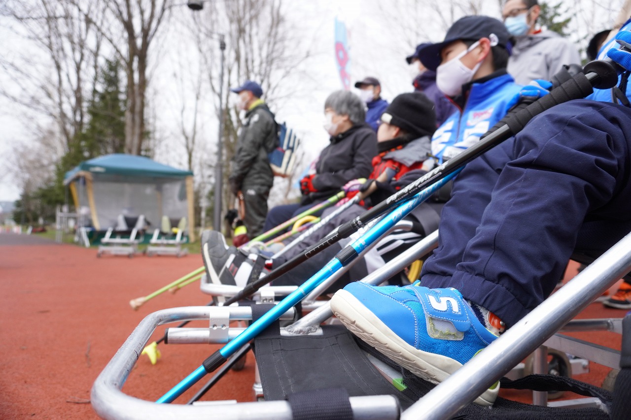 座って楽しむスキーのフルシーズンバージョン【ローラーシッティングスキー】roller Sit Ski Com泉屋 7173